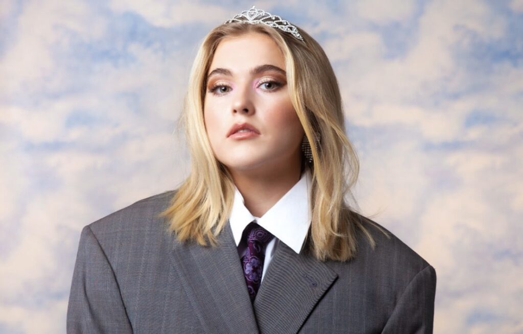 Sweden’s Rising Artist LOVA Releases Debut Album Grown-ish | Kings of A&R